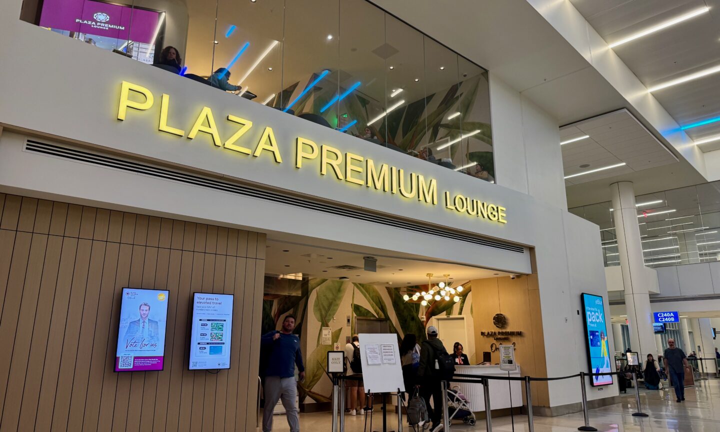 Plaza Premium Lounges: How To Access These Airport Lounges - NerdWallet