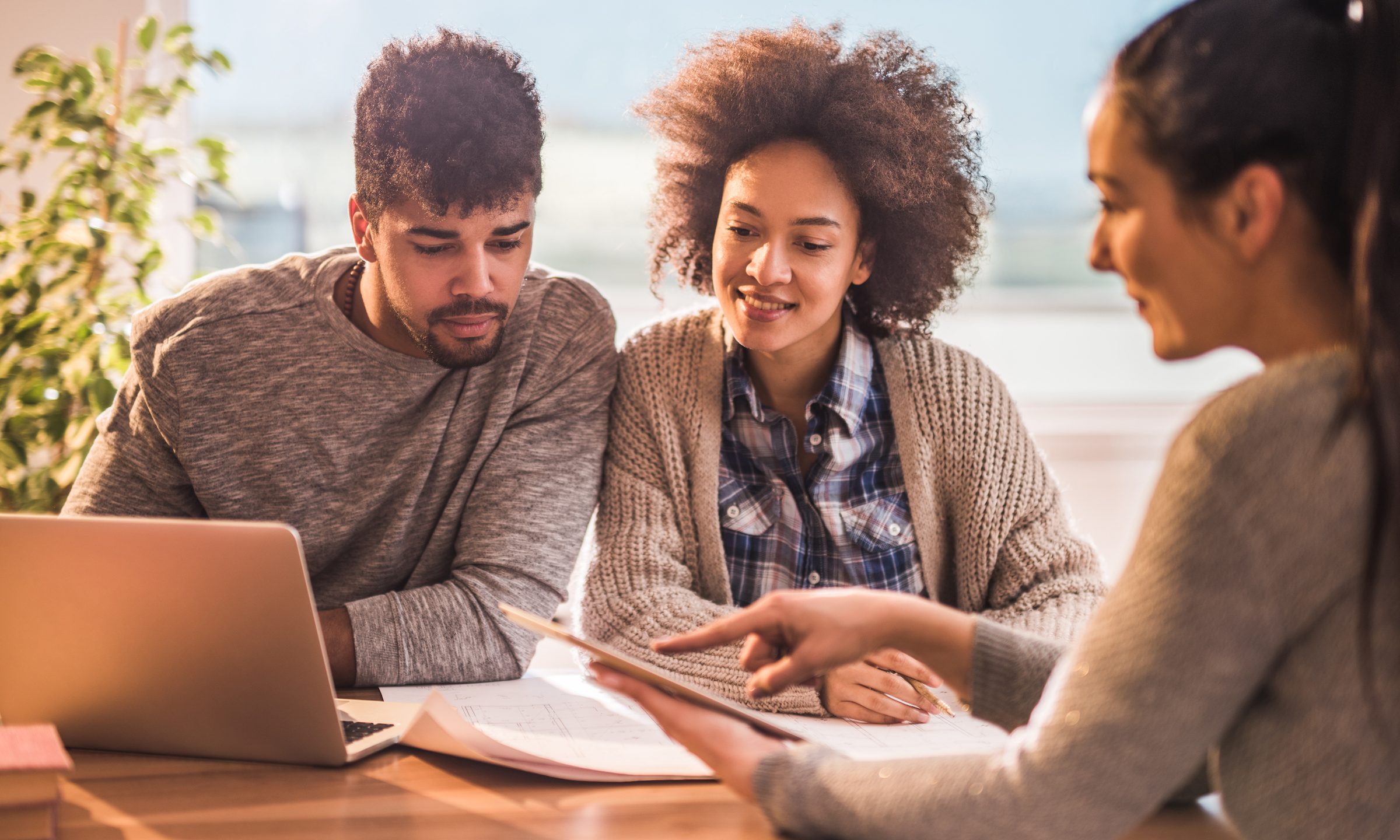 What Does a Real Estate Agent Do? - NerdWallet