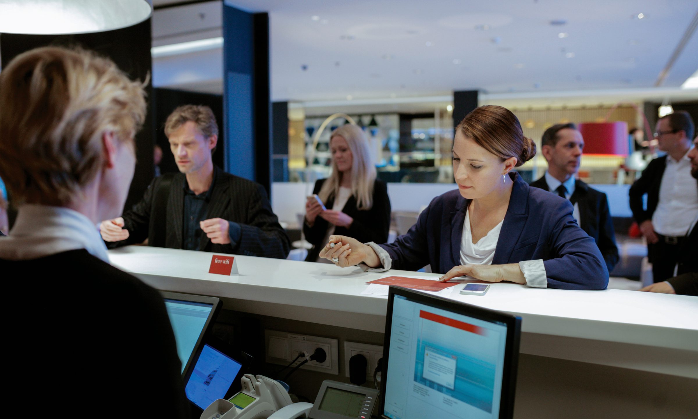 How to Check Out of a Hotel: 6 Easy Ways - NerdWallet